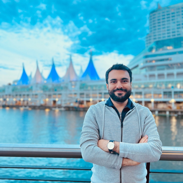 Book Resume Feedback with Mo Takbiri - MentorCruise